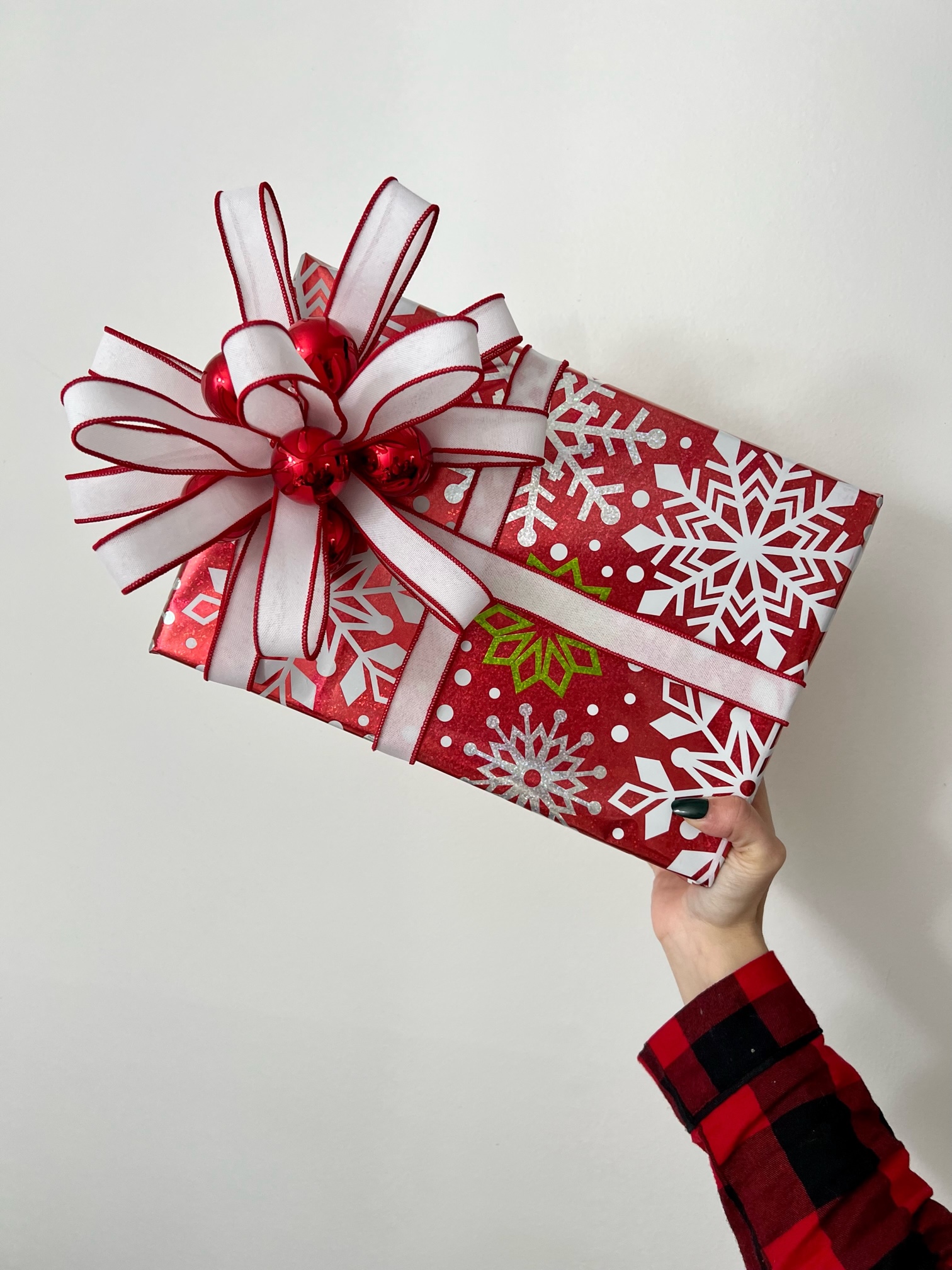 DIY Christmas Gift Wrapping : Bowdabra